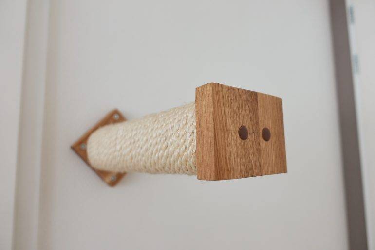 DIY - climbing wall for cats - Vivianne Yi Wei